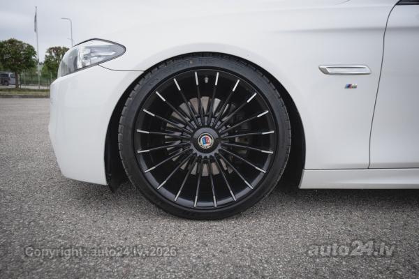 White BMW 5 Series 2016 in Tartu, with an engine capacity of 3.00 L and mileage of 282 thousand km for 13999 €, photo 8 on AUTOMOTO.COM.LV