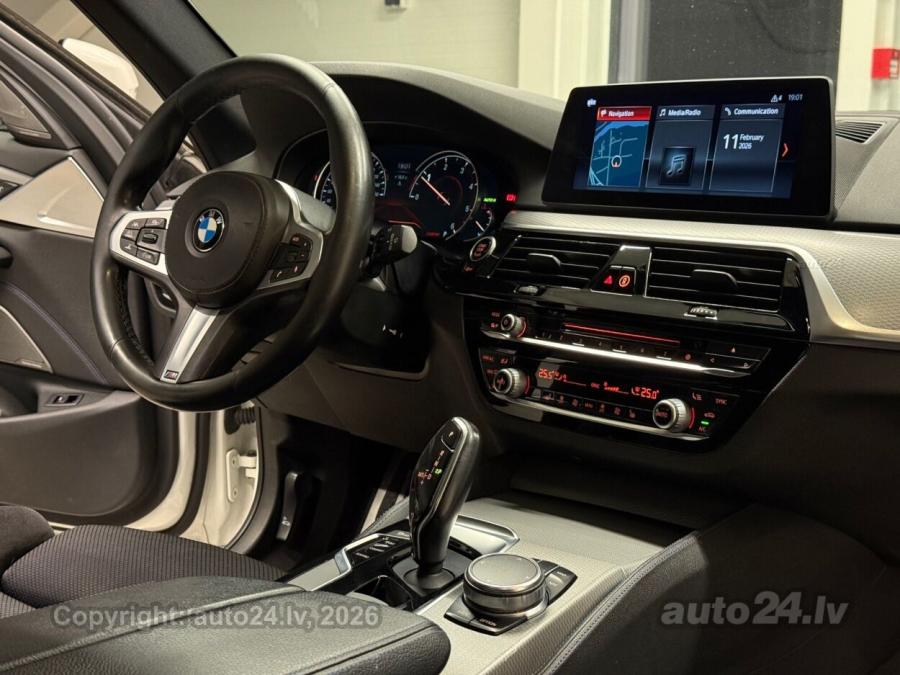 Balts BMW 5 Series 2017 Tallina, ar dzinēja tilpumu 3.00 L un nobraukumu 240 tūkst. km par 21490 €, foto 15 vietnē AUTOMOTO.COM.LV