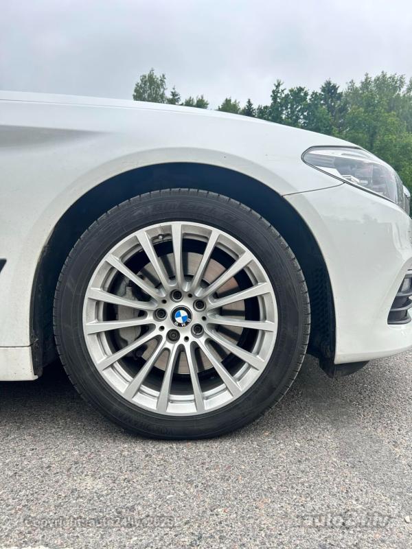 White BMW 5 Series 2018 in Tallinn, with an engine capacity of 3.00 L and mileage of 159 thousand km for 26000 €, photo 8 on AUTOMOTO.COM.LV