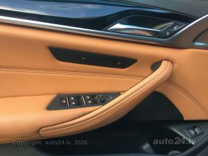 Balts BMW 5 Series 2018 Tallina, ar dzinēja tilpumu 3.00 L un nobraukumu 249 tūkst. km par 25555 €, foto 16 vietnē AUTOMOTO.COM.LV