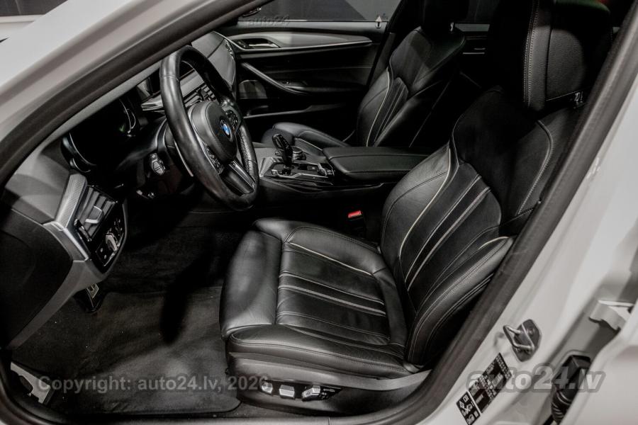 White BMW 5 Series 2018 in Parnu, with an engine capacity of 3.00 L and mileage of 238 thousand km for 22999 €, photo 13 on AUTOMOTO.COM.LV