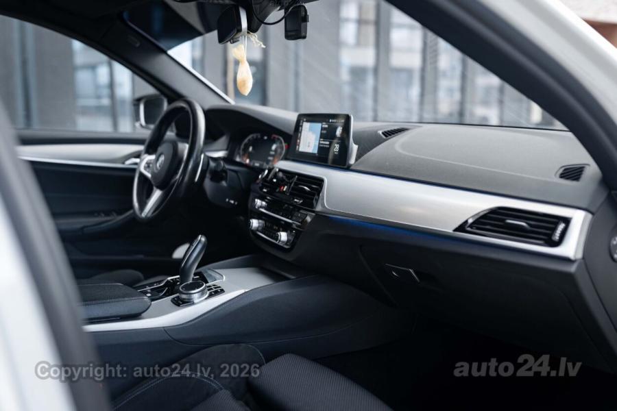 Balts BMW 5 Series 2019 Tallina, ar dzinēja tilpumu 3.00 L un nobraukumu 222 tūkst. km par 26000 €, foto 15 vietnē AUTOMOTO.COM.LV