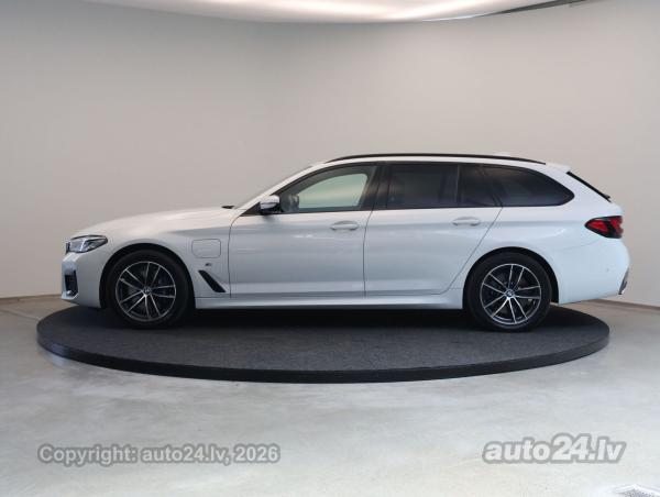 White BMW 5 Series 2021 in Tallinn, with an engine capacity of 2.00 L and mileage of 133 thousand km for 31900 €, photo 5 on AUTOMOTO.COM.LV