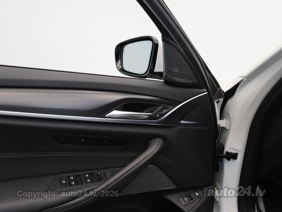 White BMW 5 Series 2021 in Tallinn, with an engine capacity of 2.00 L and mileage of 133 thousand km for 31900 €, photo 12 on AUTOMOTO.COM.LV