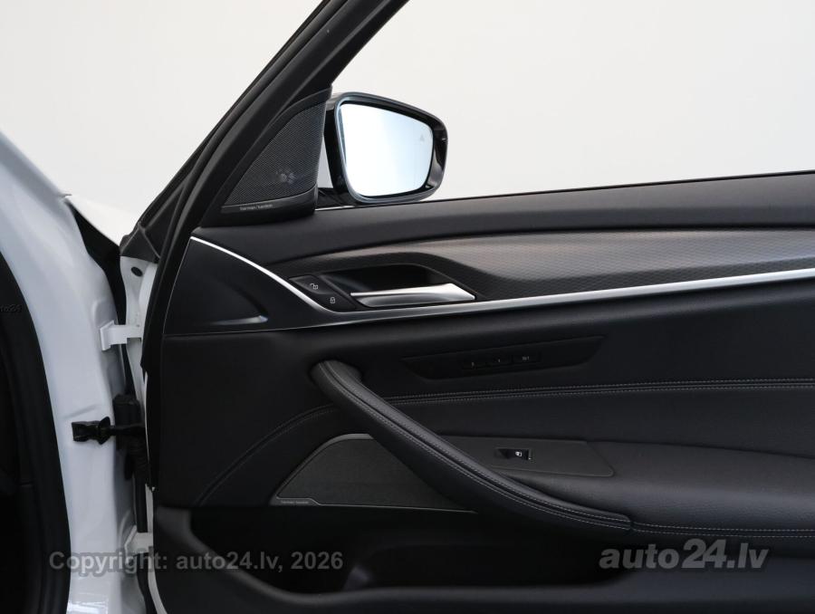 White BMW 5 Series 2021 in Tallinn, with an engine capacity of 2.00 L and mileage of 133 thousand km for 31900 €, photo 16 on AUTOMOTO.COM.LV