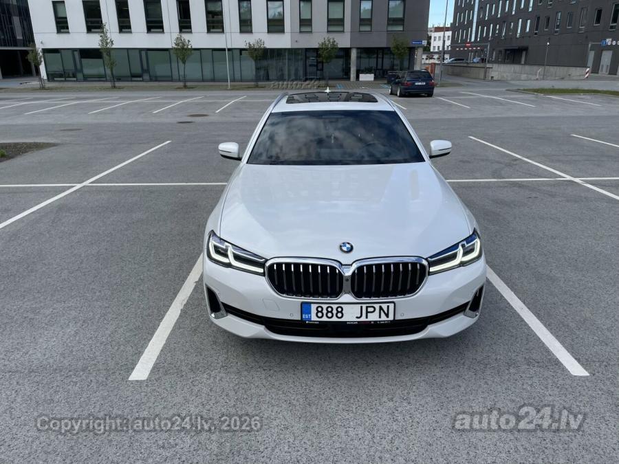 Balts BMW 5 Series 2021 Tallina, ar dzinēja tilpumu 3.00 L un nobraukumu 84 tūkst. km par 39900 €, foto 4 vietnē AUTOMOTO.COM.LV