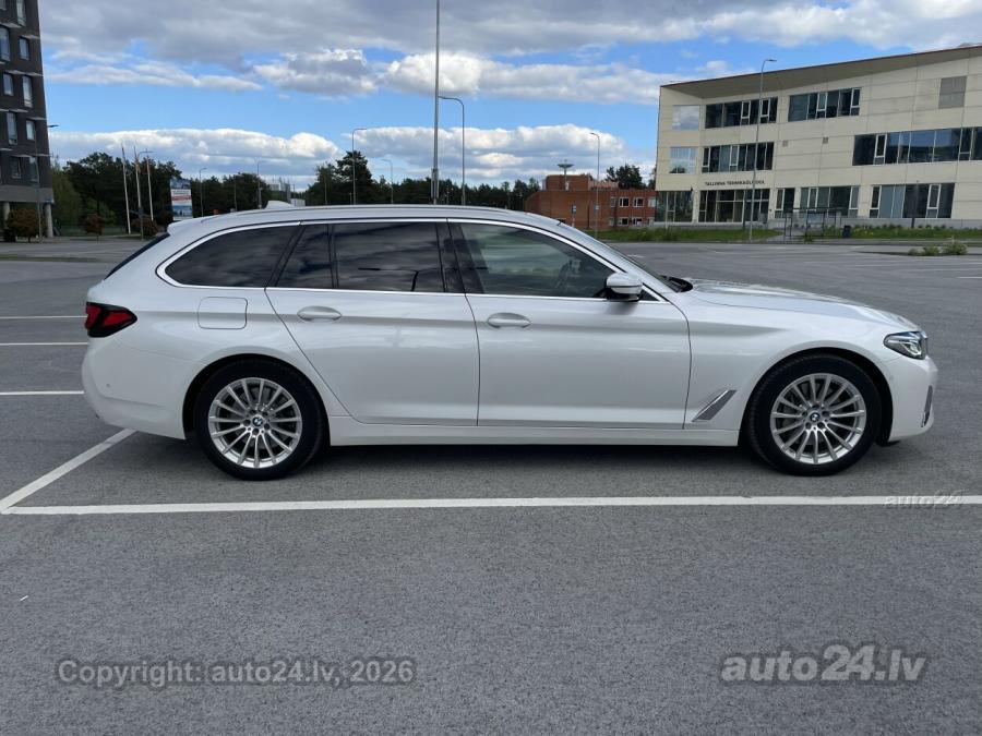 Balts BMW 5 Series 2021 Tallina, ar dzinēja tilpumu 3.00 L un nobraukumu 84 tūkst. km par 39900 €, foto 6 vietnē AUTOMOTO.COM.LV