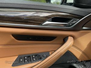 Balts BMW 5 Series 2021 Tallina, ar dzinēja tilpumu 3.00 L un nobraukumu 84 tūkst. km par 39900 €, foto 16 vietnē AUTOMOTO.COM.LV