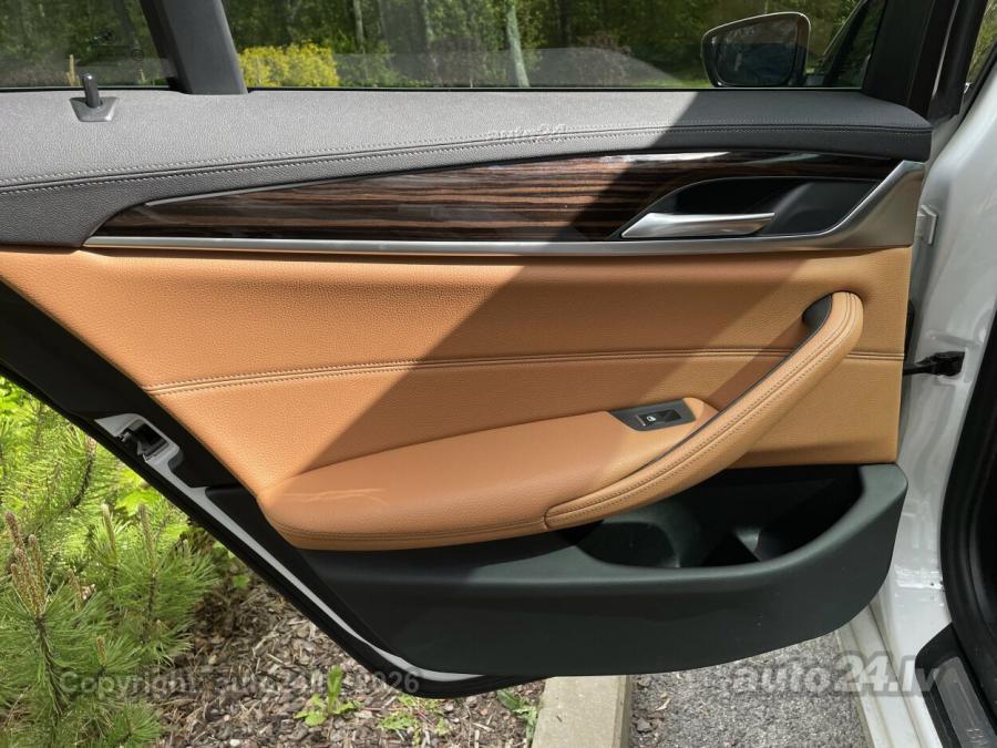 Balts BMW 5 Series 2021 Tallina, ar dzinēja tilpumu 3.00 L un nobraukumu 84 tūkst. km par 39900 €, foto 17 vietnē AUTOMOTO.COM.LV