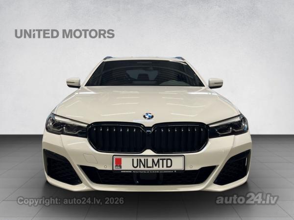 White BMW 5 Series 2022 in Tallinn, with an engine capacity of 2.00 L and mileage of 42 thousand km for 39900 €, photo 2 on AUTOMOTO.COM.LV