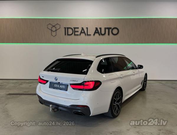 Balts BMW 5 Series 2022 Tallina, ar dzinēja tilpumu 3.00 L un nobraukumu 46 tūkst. km par 42990 €, foto 4 vietnē AUTOMOTO.COM.LV