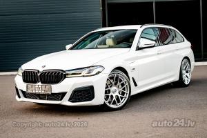 Balts BMW 5 Series 2022 Tallina, ar dzinēja tilpumu 0.00 L un nobraukumu 112 tūkst. km par 29300 €, foto  vietnē AUTOMOTO.COM.LV