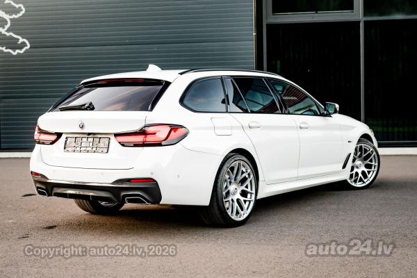 White BMW 5 Series 2022 in Tallinn, with an engine capacity of 0.00 L and mileage of 112 thousand km for 29300 €, photo 2 on AUTOMOTO.COM.LV