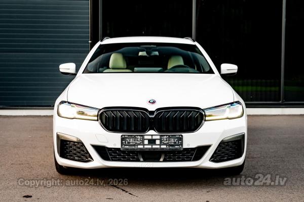 White BMW 5 Series 2022 in Tallinn, with an engine capacity of 0.00 L and mileage of 112 thousand km for 29300 €, photo 5 on AUTOMOTO.COM.LV
