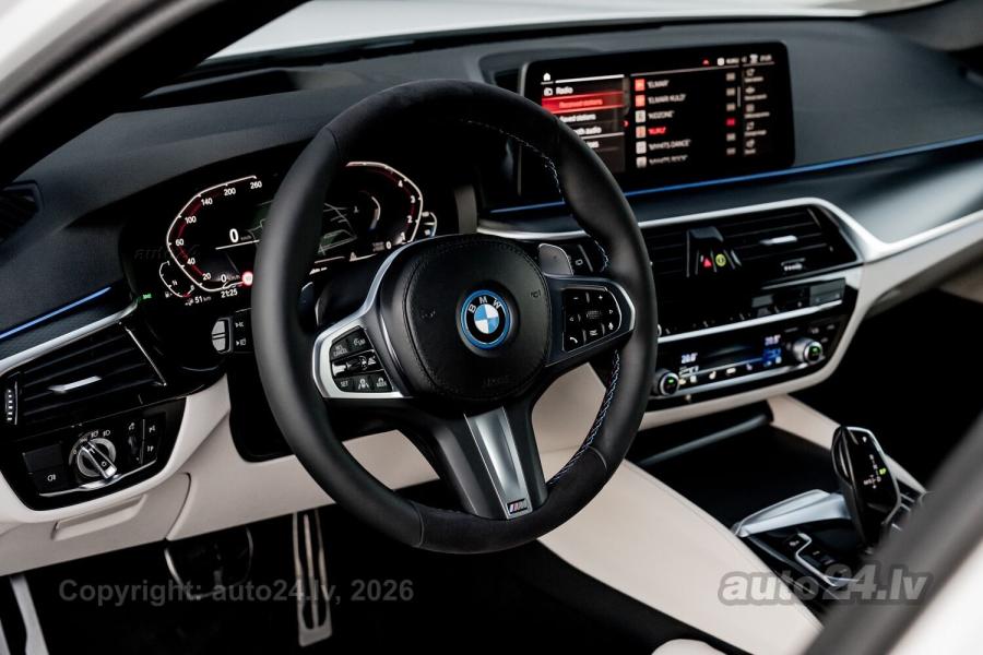 Balts BMW 5 Series 2022 Tallina, ar dzinēja tilpumu 0.00 L un nobraukumu 112 tūkst. km par 29300 €, foto 29 vietnē AUTOMOTO.COM.LV