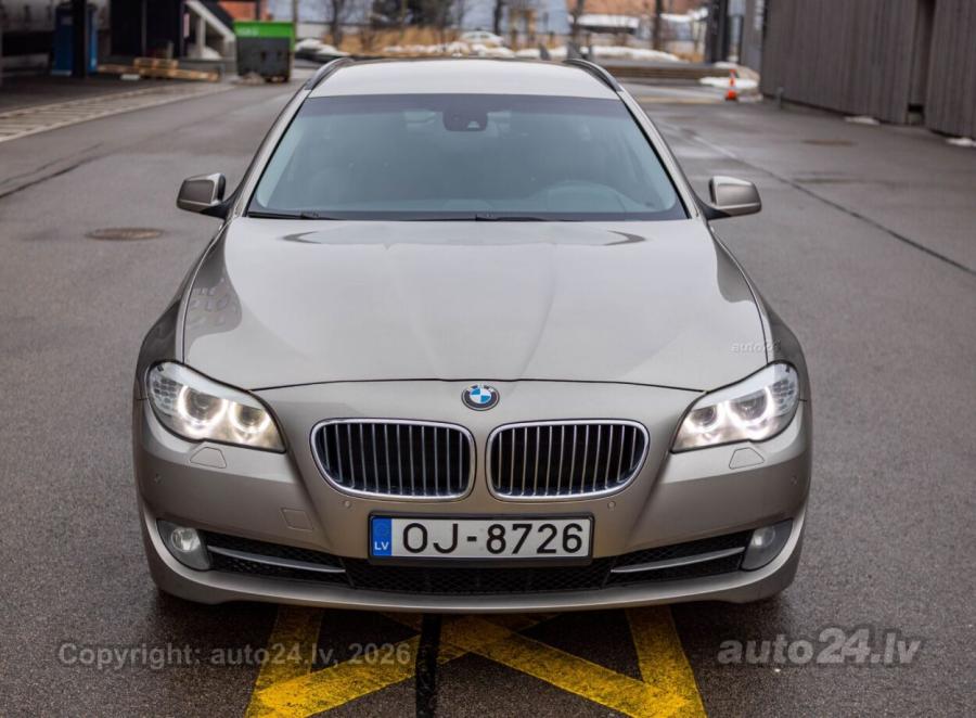 Yellow BMW 5 Series 2012 in Riga, with an engine capacity of 2.00 L and mileage of 319 thousand km for 8300 €, photo 5 on AUTOMOTO.COM.LV