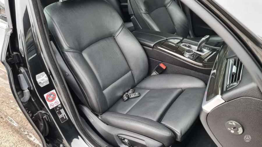 Black BMW 518 2016 in Vilnius, with an engine capacity of 2.00 L and mileage of 307 thousand km for 11500 €, photo 23 on AUTOMOTO.COM.LV