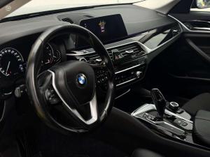Black BMW 518 2019 in Vilnius, with an engine capacity of 2.00 L and mileage of 338 thousand km for 14950 €, photo 10 on AUTOMOTO.COM.LV