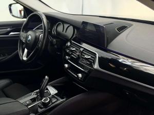 Black BMW 518 2019 in Vilnius, with an engine capacity of 2.00 L and mileage of 338 thousand km for 14950 €, photo 16 on AUTOMOTO.COM.LV