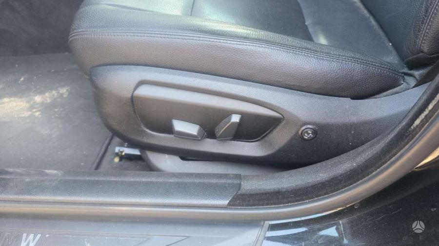 Black BMW 518 2015 in Siauliai, with an engine capacity of 0.00 L and mileage of 226 thousand km for 5200 €, photo 12 on AUTOMOTO.COM.LV
