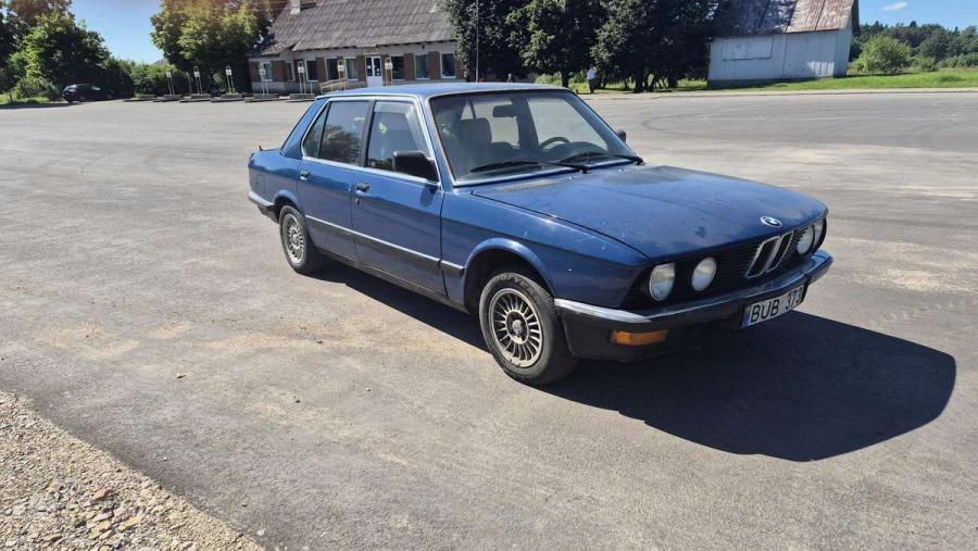 Zils BMW 518 1986 Švenčionys, ar dzinēja tilpumu 1.80 L un nobraukumu 278 tūkst. km par 3800 €, foto 3 vietnē AUTOMOTO.COM.LV