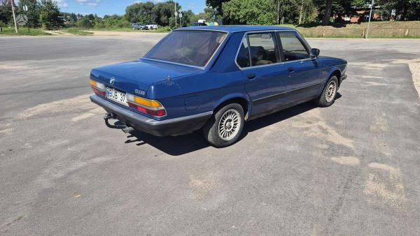 Zils BMW 518 1986 Švenčionys, ar dzinēja tilpumu 1.80 L un nobraukumu 278 tūkst. km par 3800 €, foto 3 vietnē AUTOMOTO.COM.LV