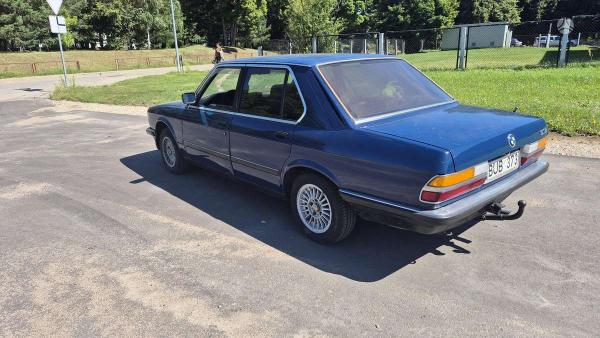 Zils BMW 518 1986 Švenčionys, ar dzinēja tilpumu 1.80 L un nobraukumu 278 tūkst. km par 3800 €, foto 4 vietnē AUTOMOTO.COM.LV