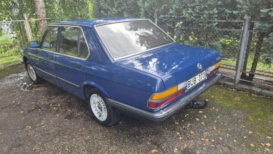Zils BMW 518 1986 Švenčionys, ar dzinēja tilpumu 1.80 L un nobraukumu 278 tūkst. km par 3800 €, foto 10 vietnē AUTOMOTO.COM.LV