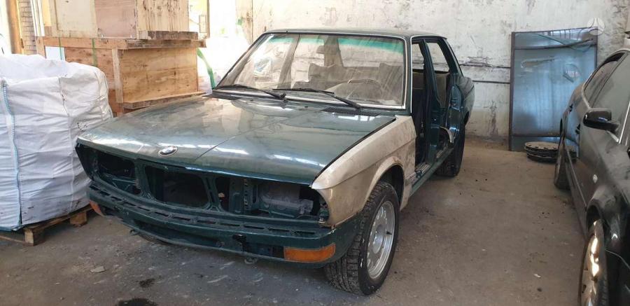Green BMW 518 1985 in Ukmerge, with an engine capacity of 1.80 L and mileage of 300 thousand km for 600 €, photo 1 on AUTOMOTO.COM.LV