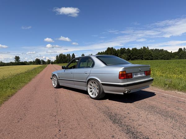 Grey BMW 518 1994 in Jogeva, with an engine capacity of 1.80 L and mileage of 220 thousand km for 4000 €, photo 5 on AUTOMOTO.COM.LV