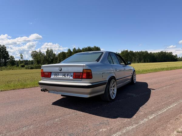 Grey BMW 518 1994 in Jogeva, with an engine capacity of 1.80 L and mileage of 220 thousand km for 4000 €, photo 7 on AUTOMOTO.COM.LV