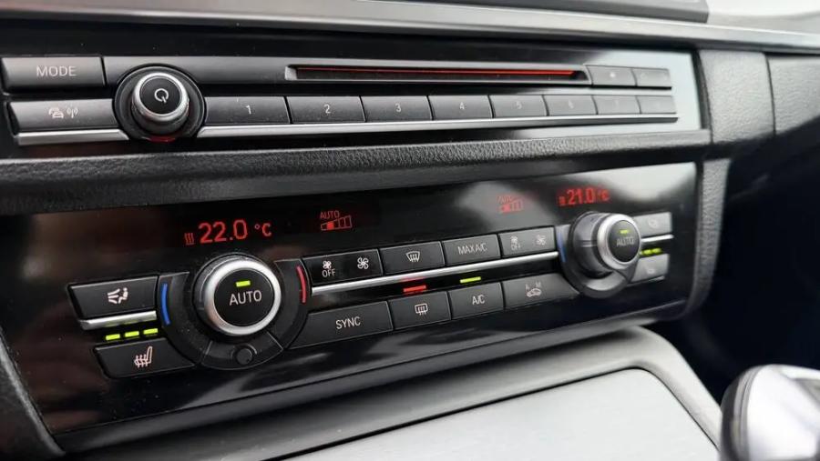Grey BMW 518 2014 in Riga, with an engine capacity of 2.00 L and mileage of 220 thousand km for 9990 €, photo 16 on AUTOMOTO.COM.LV