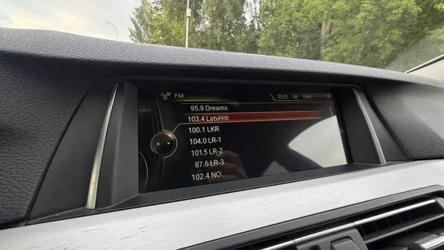 Grey BMW 518 2014 in Riga, with an engine capacity of 2.00 L and mileage of 220 thousand km for 9990 €, photo 18 on AUTOMOTO.COM.LV