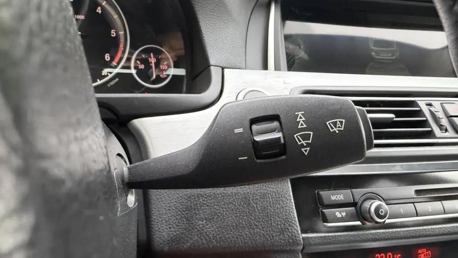 Grey BMW 518 2014 in Riga, with an engine capacity of 2.00 L and mileage of 220 thousand km for 9990 €, photo 21 on AUTOMOTO.COM.LV