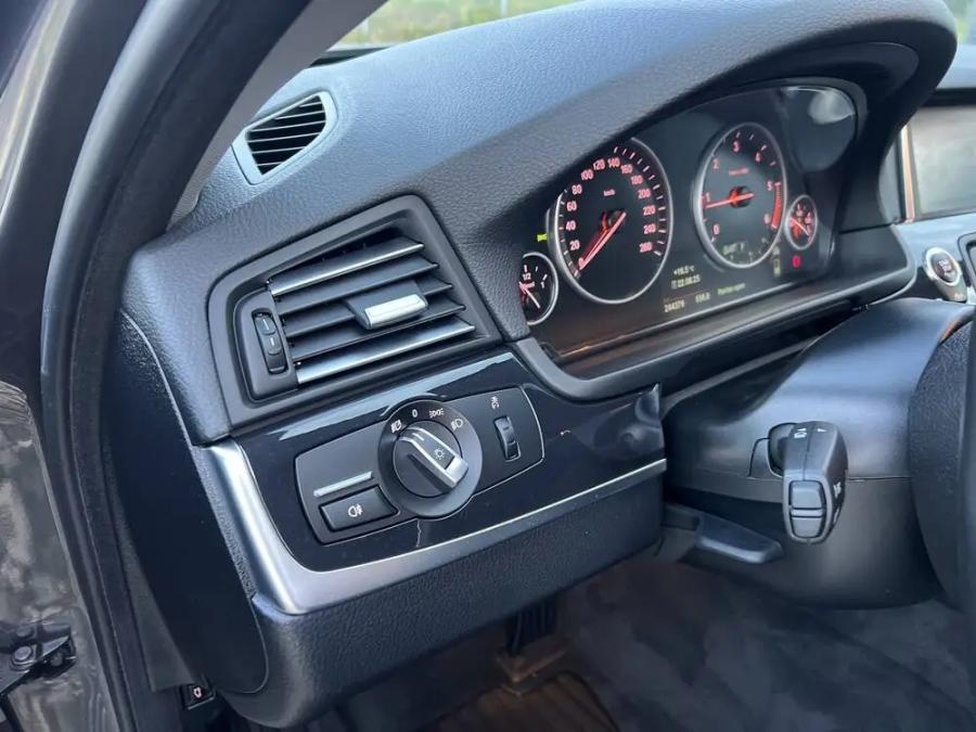 Pelēks BMW 518 2016 Rīga, ar dzinēja tilpumu 2.00 L un nobraukumu 244 tūkst. km par 10995 €, foto 14 vietnē AUTOMOTO.COM.LV