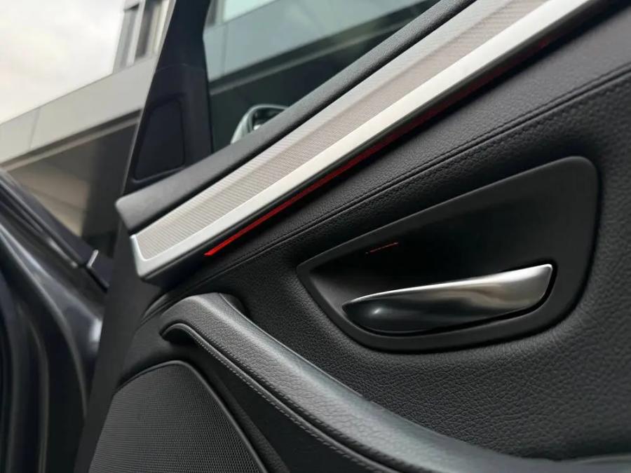 Pelēks BMW 518 2017 Rīga, ar dzinēja tilpumu 2.00 L un nobraukumu 243 tūkst. km par 14999 €, foto 24 vietnē AUTOMOTO.COM.LV
