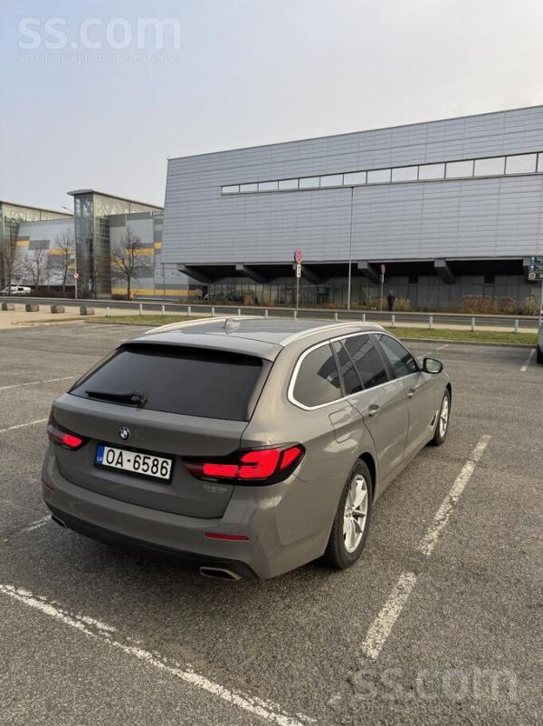 Grey BMW 518 2021 in Riga, with an engine capacity of 2.00 L and mileage of 193 thousand km for 22200 €, photo 3 on AUTOMOTO.COM.LV