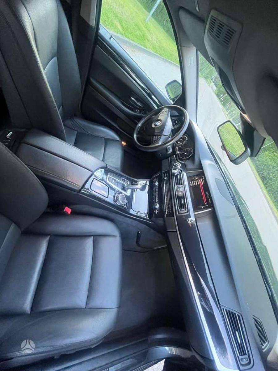 BMW 518 2016 in Visaginas, with an engine capacity of 2.00 L and mileage of 154 thousand km for 13400 €, photo 5 on AUTOMOTO.COM.LV