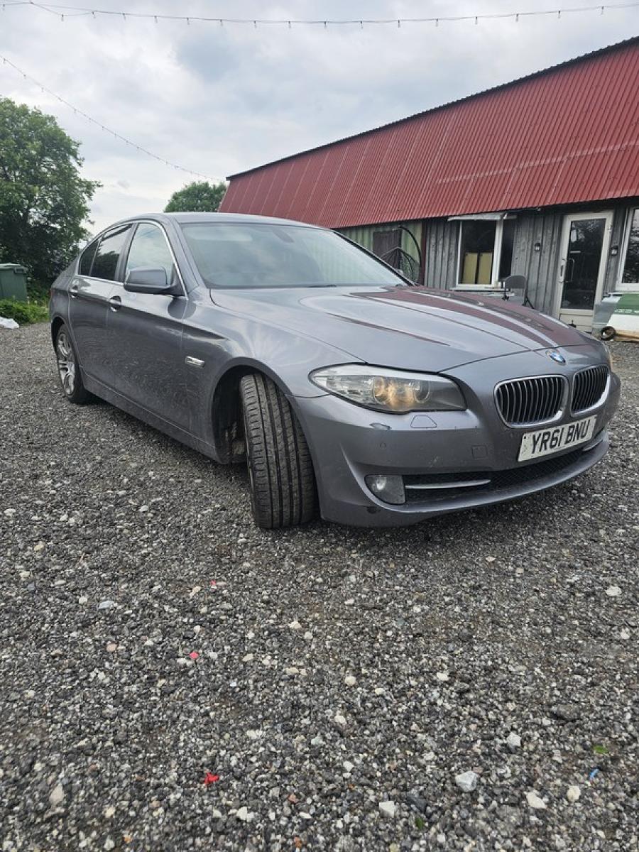 Smilšu krāsa BMW 520 2011 Paide, ar dzinēja tilpumu 2.00 L un nobraukumu 374 tūkst. km par 3600 €, foto 5 vietnē AUTOMOTO.COM.LV