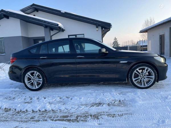 Black BMW 520 2013 in Kaunas, with an engine capacity of 2.00 L and mileage of 247 thousand km for 8999 €, photo 1 on AUTOMOTO.COM.LV
