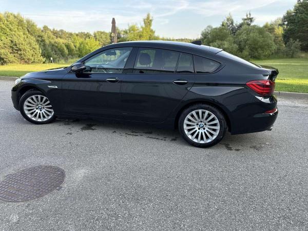 Black BMW 520 2015 in Utena, with an engine capacity of 2.00 L and mileage of 252 thousand km for 12550 €, photo 9 on AUTOMOTO.COM.LV