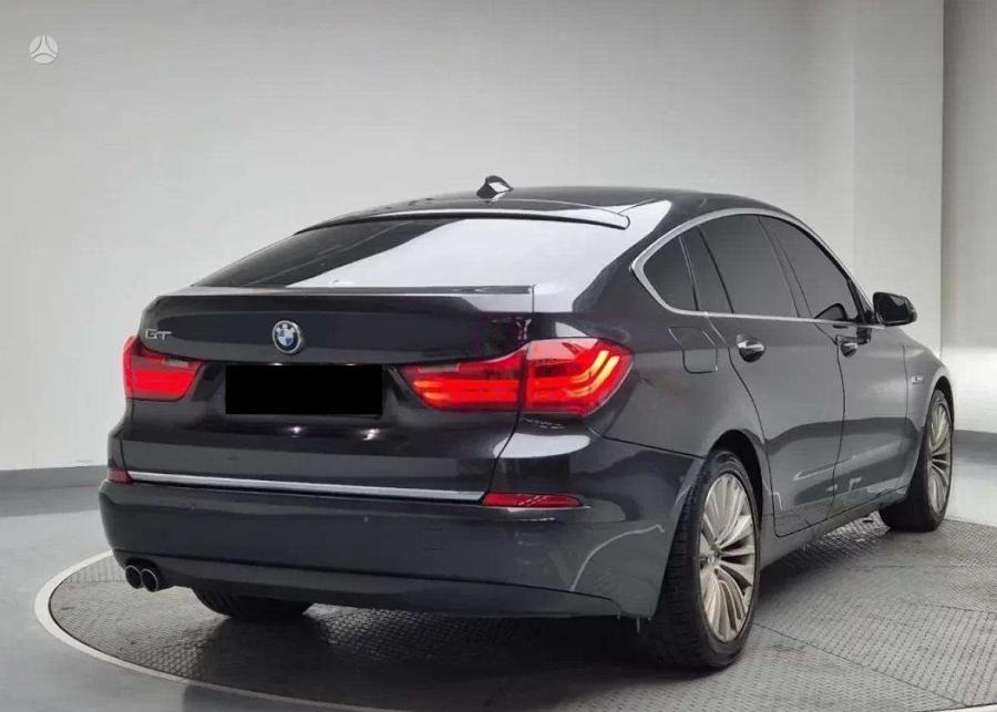 Black BMW 520 2016 in Vilnius, with an engine capacity of 2.00 L and mileage of 267 thousand km for 13733 €, photo 2 on AUTOMOTO.COM.LV