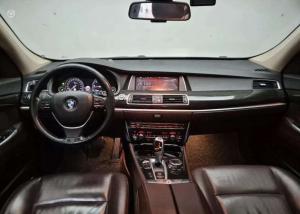 Black BMW 520 2016 in Vilnius, with an engine capacity of 2.00 L and mileage of 267 thousand km for 13733 €, photo 5 on AUTOMOTO.COM.LV