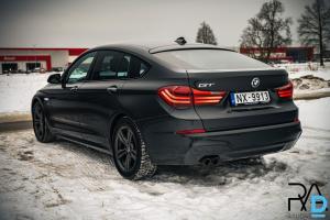 Black BMW 520 2016 in Riga, with an engine capacity of 2.00 L and mileage of 292 thousand km for 13990 €, photo 2 on AUTOMOTO.COM.LV