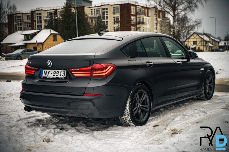 Black BMW 520 2016 in Riga, with an engine capacity of 2.00 L and mileage of 292 thousand km for 13990 €, photo 3 on AUTOMOTO.COM.LV