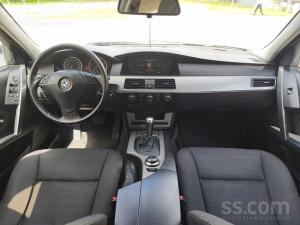 Black BMW 520 2007 in Cesis, with an engine capacity of 2.00 L and mileage of 298 thousand km for 2250 €, photo 4 on AUTOMOTO.COM.LV
