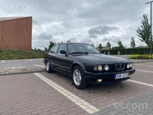 Melns BMW 520 1990 Ventspils, ar dzinēja tilpumu 2.00 L un nobraukumu 243 tūkst. km par 4350 €, foto 3 vietnē AUTOMOTO.COM.LV