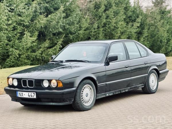 Melns BMW 520 1990 Valmiera, ar dzinēja tilpumu 2.00 L un nobraukumu 180 tūkst. km par 6350 €, foto 1 vietnē AUTOMOTO.COM.LV
