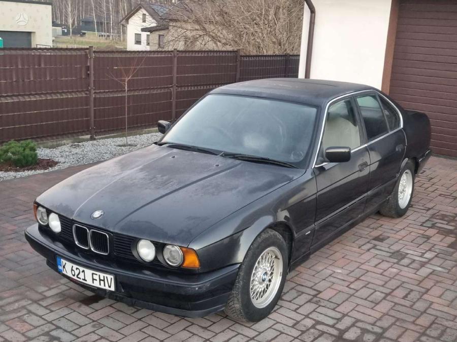 Black BMW 520 1993 in Kretinga, with an engine capacity of 0.00 L and mileage of 68 thousand km for 2400 €, photo 3 on AUTOMOTO.COM.LV