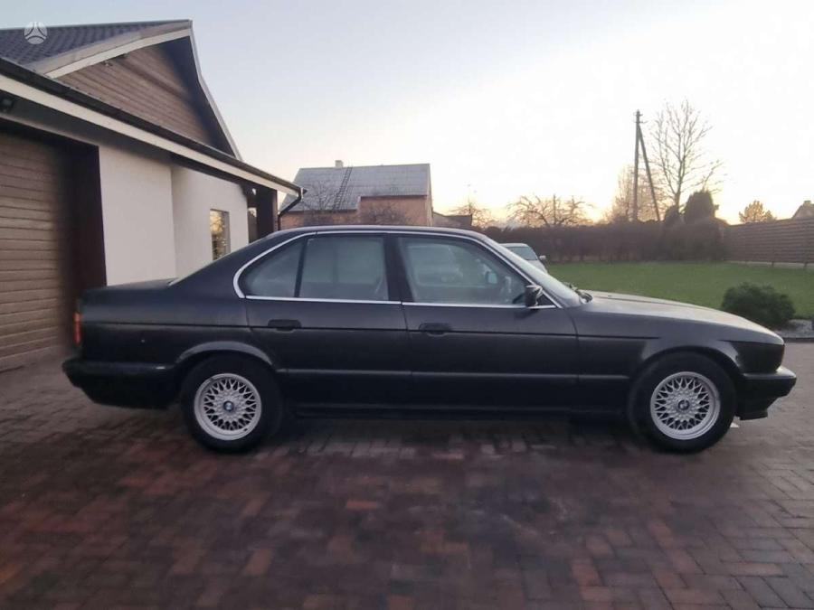Black BMW 520 1993 in Kretinga, with an engine capacity of 0.00 L and mileage of 68 thousand km for 2400 €, photo 7 on AUTOMOTO.COM.LV